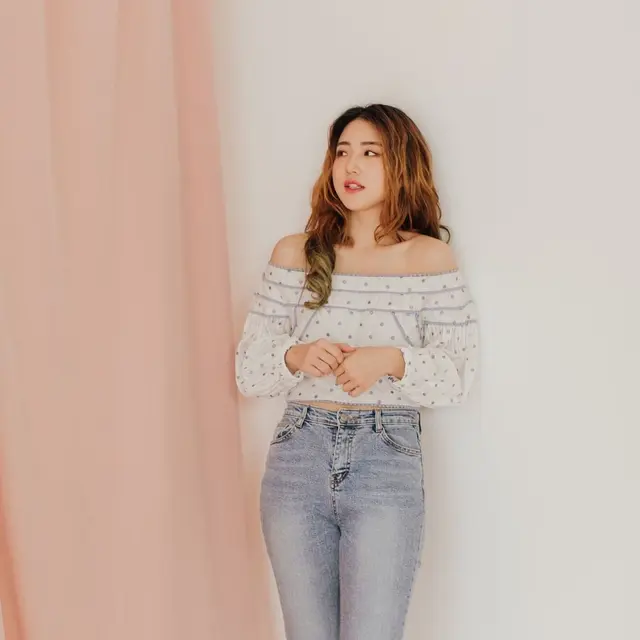 Populer di Indonesia, Ini 6 Gaya Kasual Han Yoo Ra YouTuber Korea ...