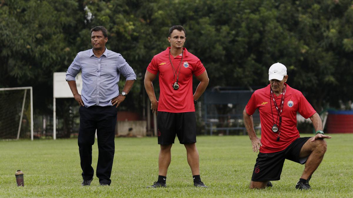 Sergio Farias Berminat Kembali Latih Persija, namun Ada Syaratnya - Indonesia Bola.com