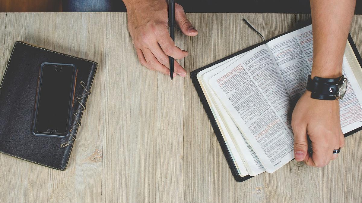 20 Contoh Kata Kerja Imperatif dalam Kalimat yang Perlu Dicermati