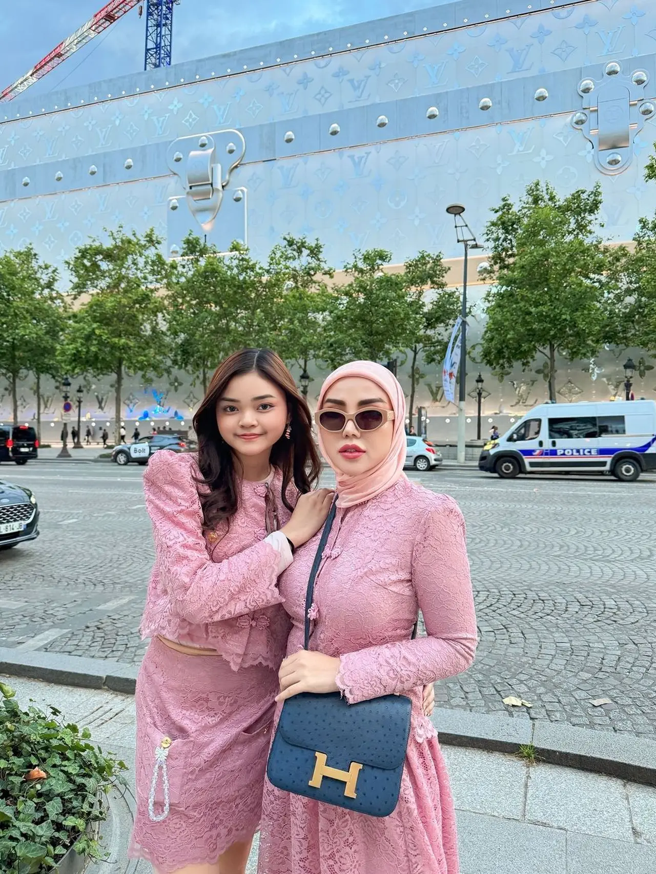Foto-foto Bella Shofie Pergi Liburan ke Paris Bersama Keluarga, Kompak ...