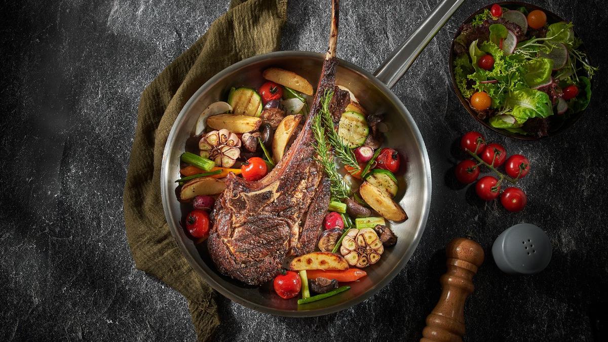 Diary Fimela: Nikmati Sajian Steak Tomahawk di Restoran The Surosowan ...