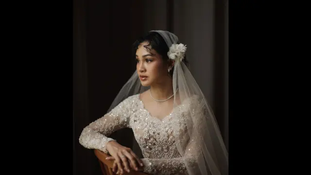 5 Potret Detail Gaun Andien di Perayaan 10 Tahun Pernikahan, Tema ...