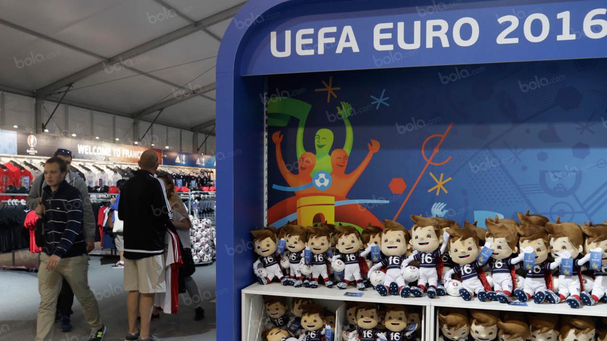 Kabar dari Prancis: Mengintip Pusat Souvenir Fan Zone Piala Eropa