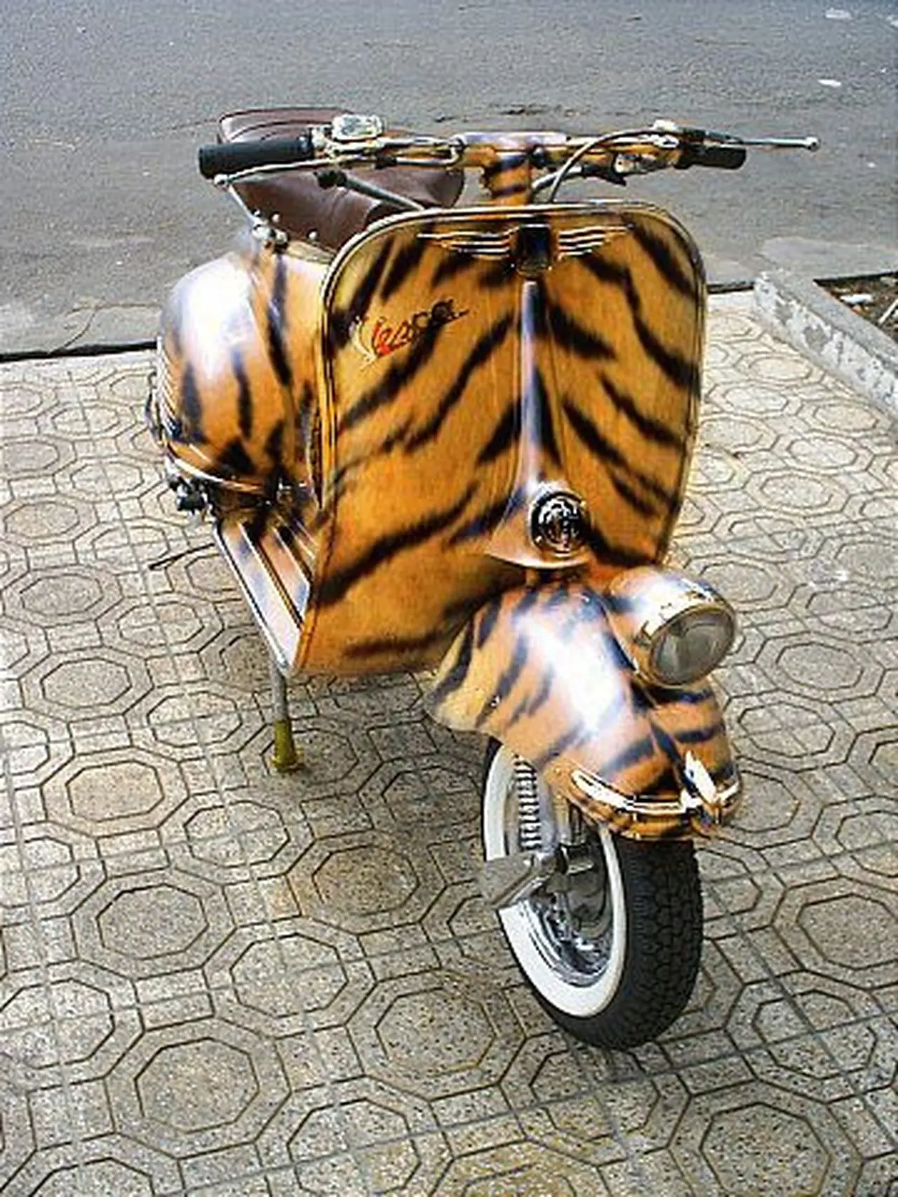 6 Potret Motor Motif Macan Ini Jadi Pusat Perhatian di Jalan, Kocak ...