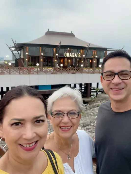 Momen Ira dan Ari Wibowo Bareng Ibunda yang Berdarah Jerman, Lepas ...