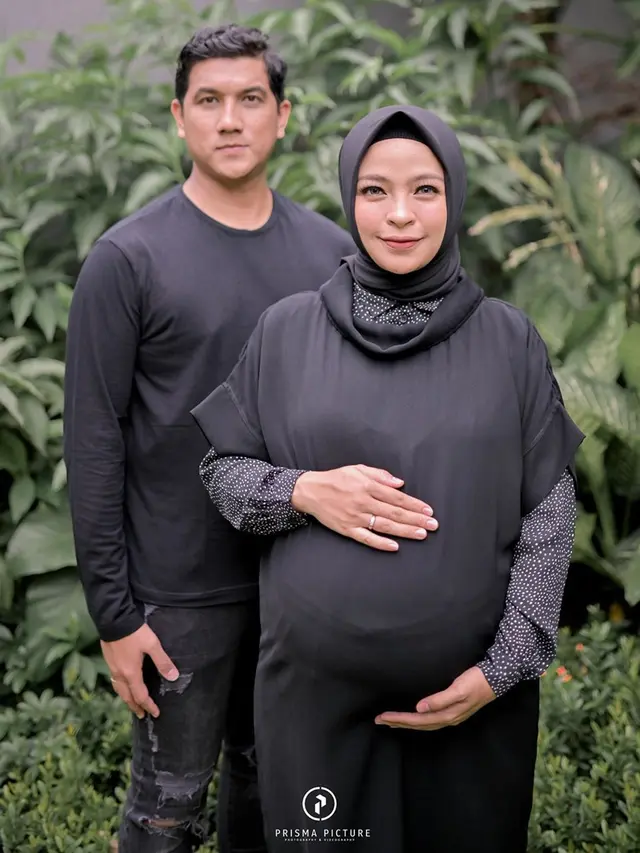 Hamil Anak Kedua, Ini 6 Pesona Tantri 'Kotak' Saat Maternity Shoot ...