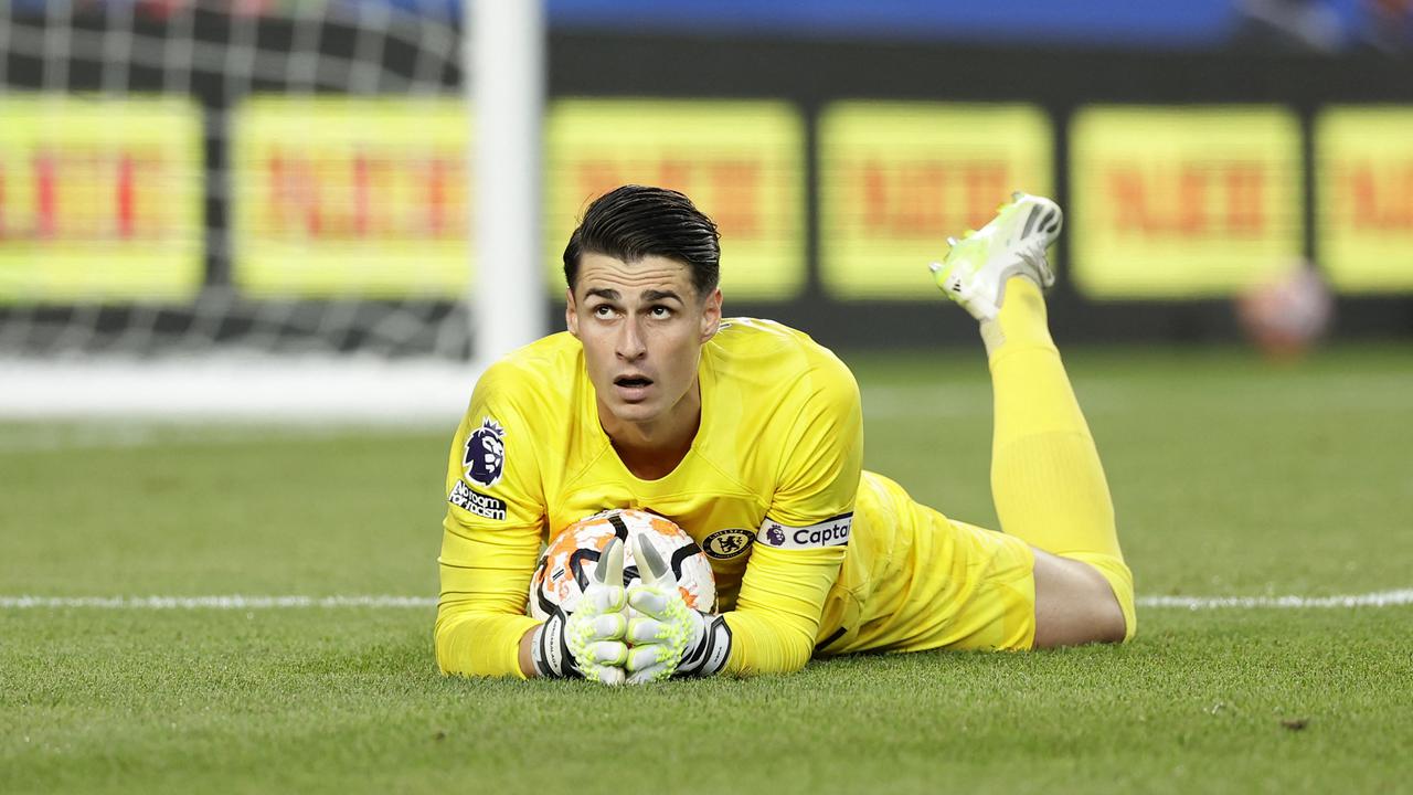 Dibuang Chelsea, Kiper Termahal Dunia Rela Bertahan di Klub Papan ...