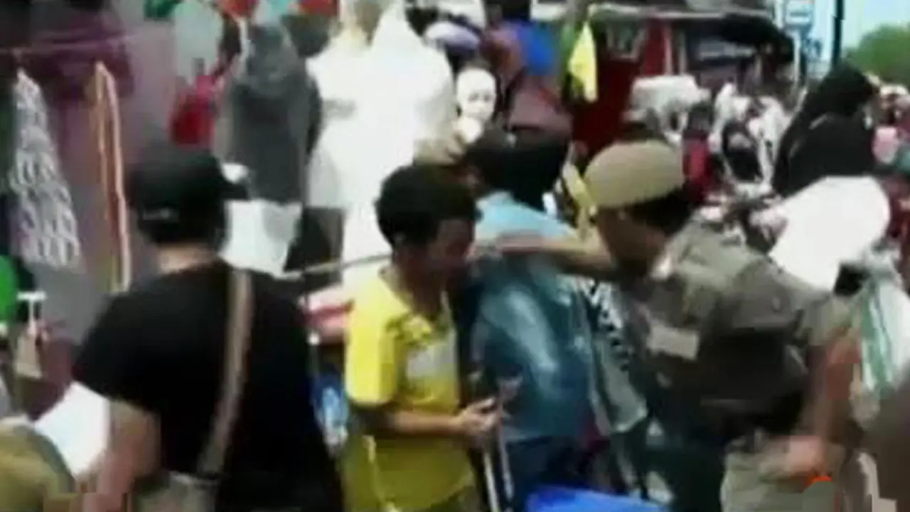 Segmen 3: Razia PKL Tanah Abang hingga Ricuh Antar-Suporter - News Liputan6.com