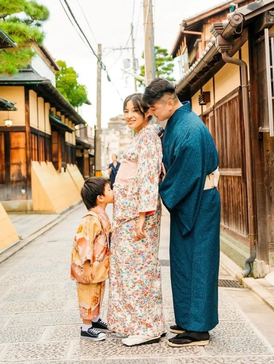 6 Potret Gaya Liburan Chef Arnold dan Keluarga di Jepang, Tampil Kompak ...