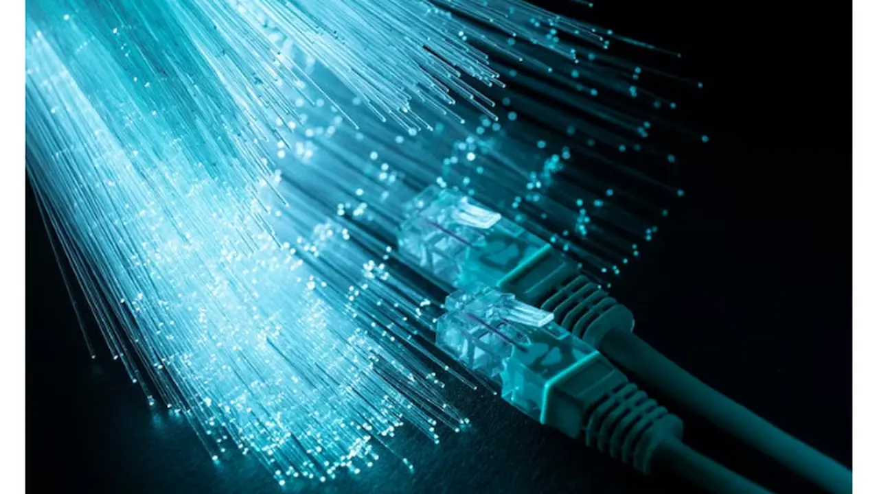 Surge Bangun Jaringan Fiber Optik Tahap Pertama di Pulau Jawa - Tekno ...