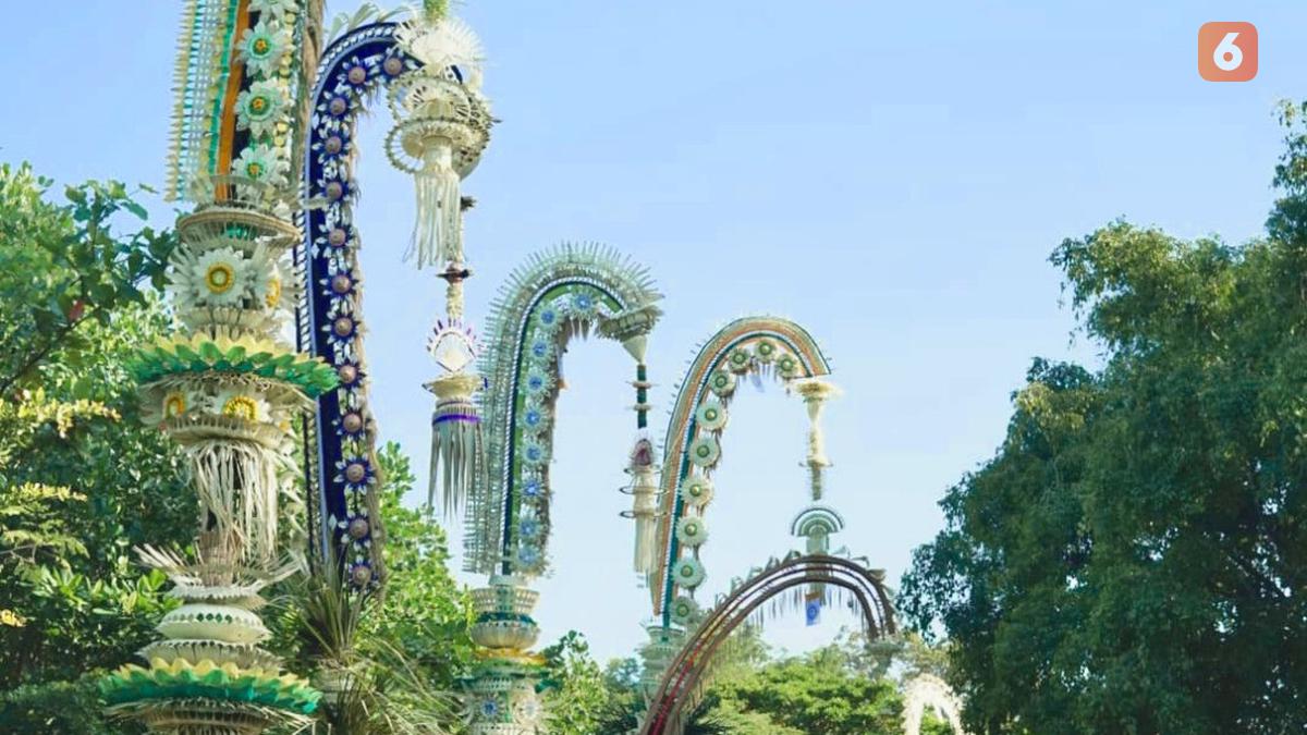 Tradisi Naik Jukung, Warnai Piodalan Pura Dalem Sakenan - Regional Liputan6.com