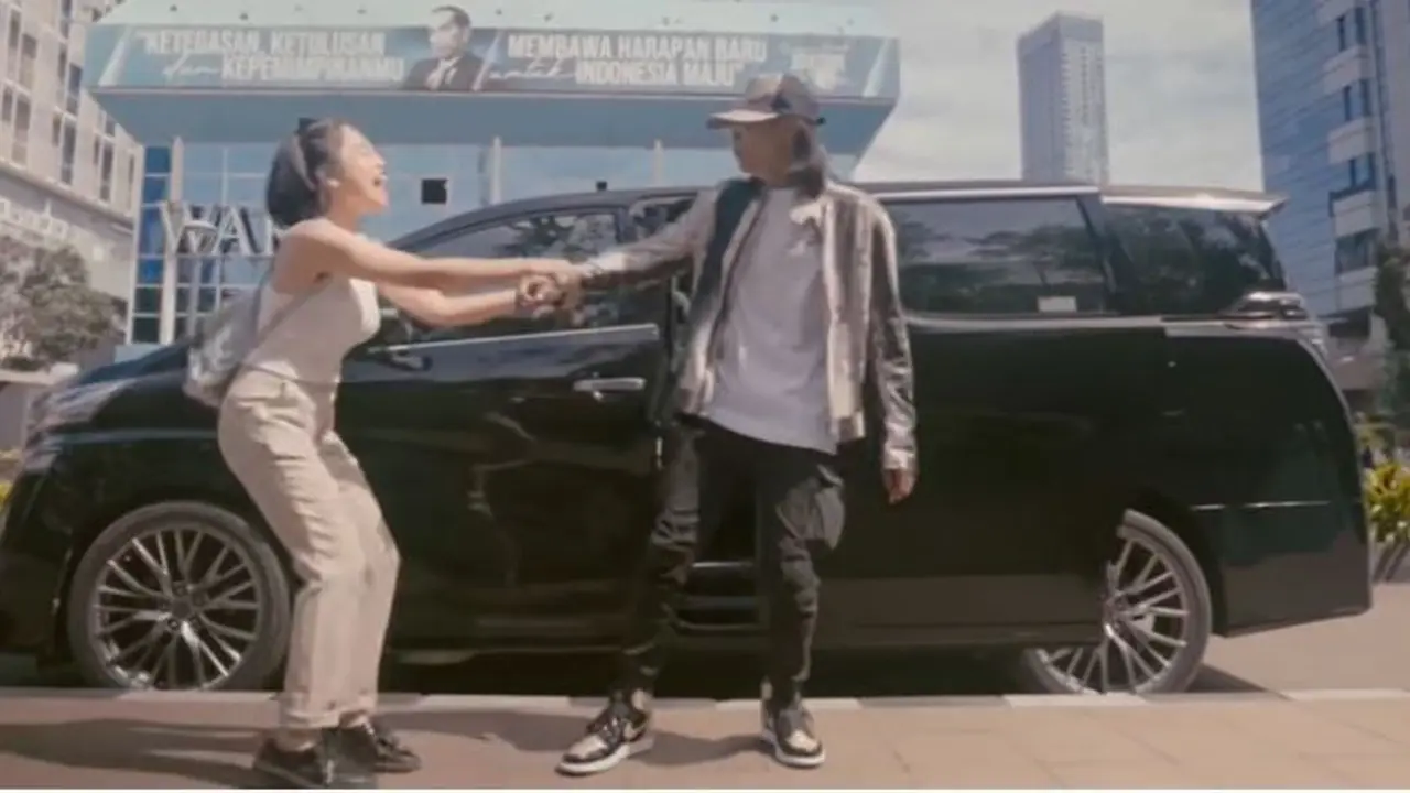 Gaya Ikon Citayam Fashion Week Jeje dan Bonge Saat Jadi Model Video Klip Keljo - Lifestyle ...