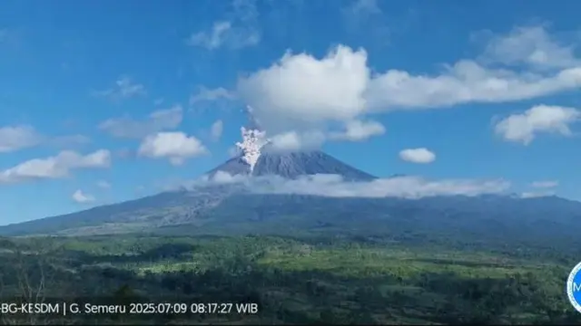 Gunung Semeru 4 Kali Erupsi, Tinggi Letusan Capai 1 Kilometer - Regional Liputan6.com