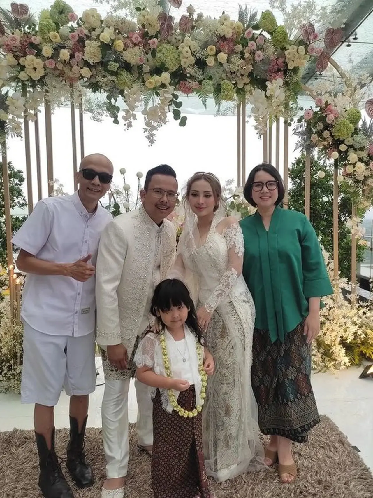 6 Momen Kebersamaan Cupi Cupita dan Anak Sambungnya, Kompak - Hot ...