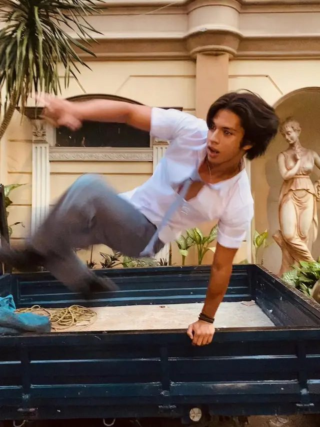 Arya Mohan Dapat Kado CD dari Fans Sinetron SCTV Asmara Gen Z, Isinya ...