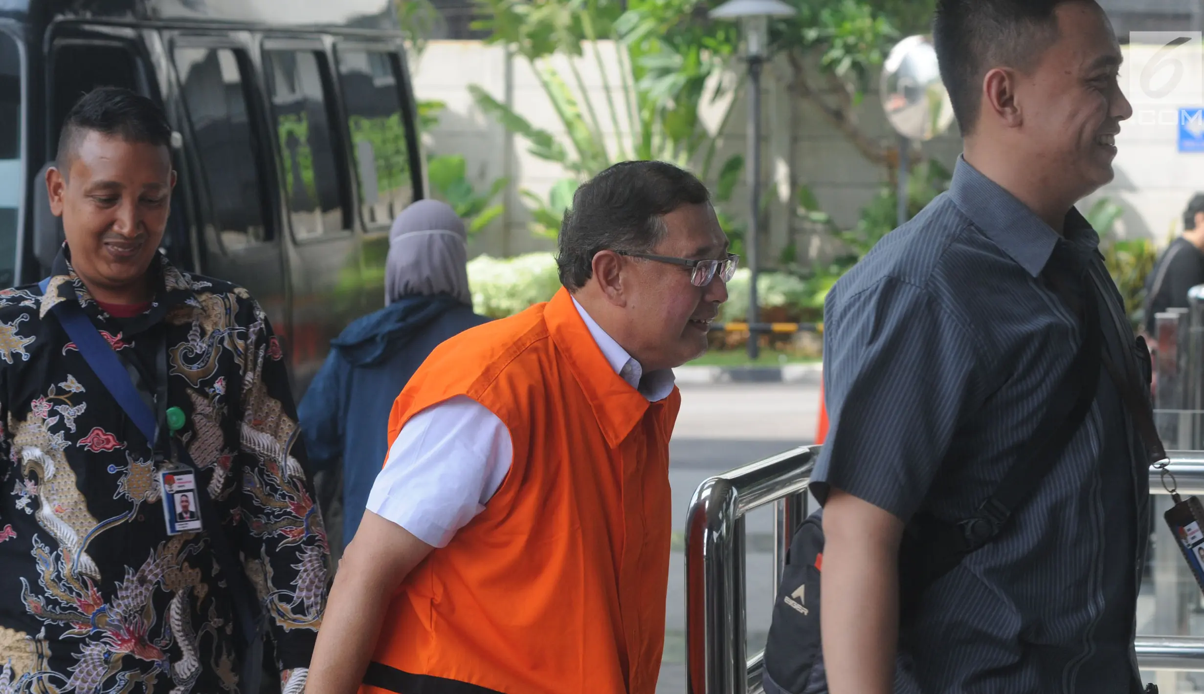 FOTO: KPK Periksa Wakil Direktur PT SMART Edy Saputra Suradja - Foto ...