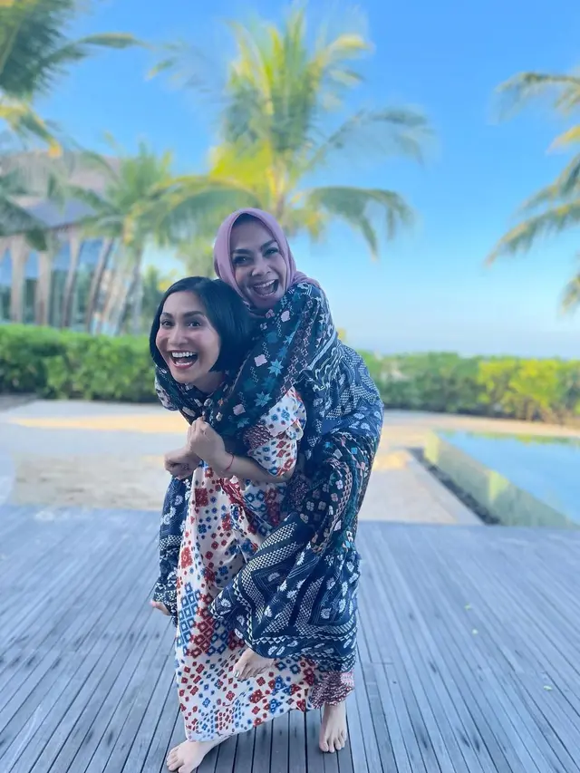 Potret Rieta Amilia Bersama Nagita Slavina dan Caca Tengker, Terlihat Awet Muda dan Bahagia ...