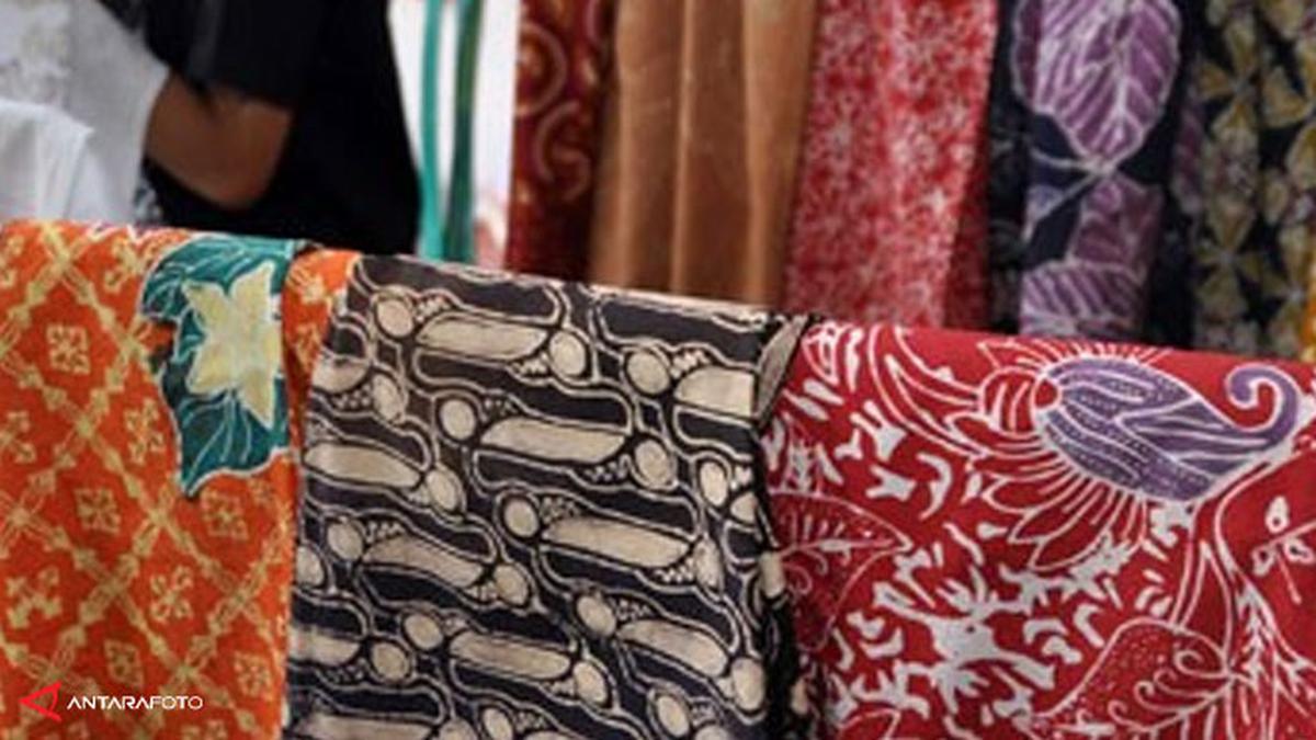 Selendang Batik Paling Diburu di Pameran Internasional Swiss - Bisnis ...