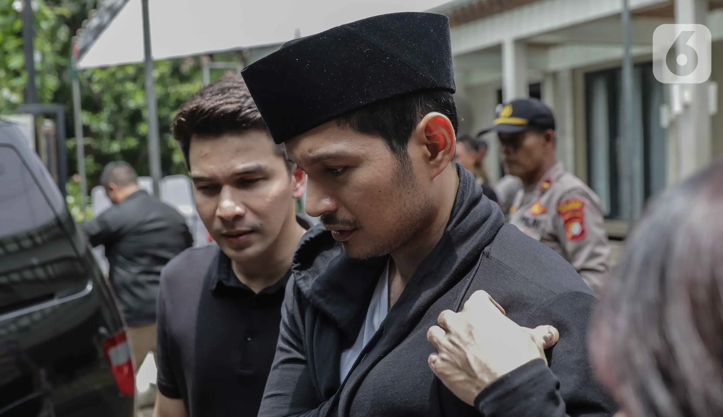 FOTO: Artis hingga Politisi Melayat ke Rumah Duka Suami Bunga Citra ...