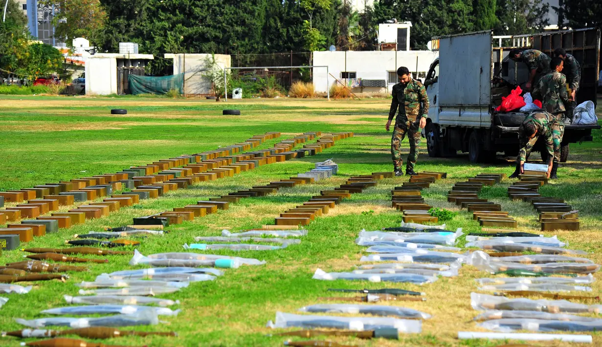 FOTO: Tentara Suriah Sita Senjata dan Amunisi dari Pemberontak - Foto ...