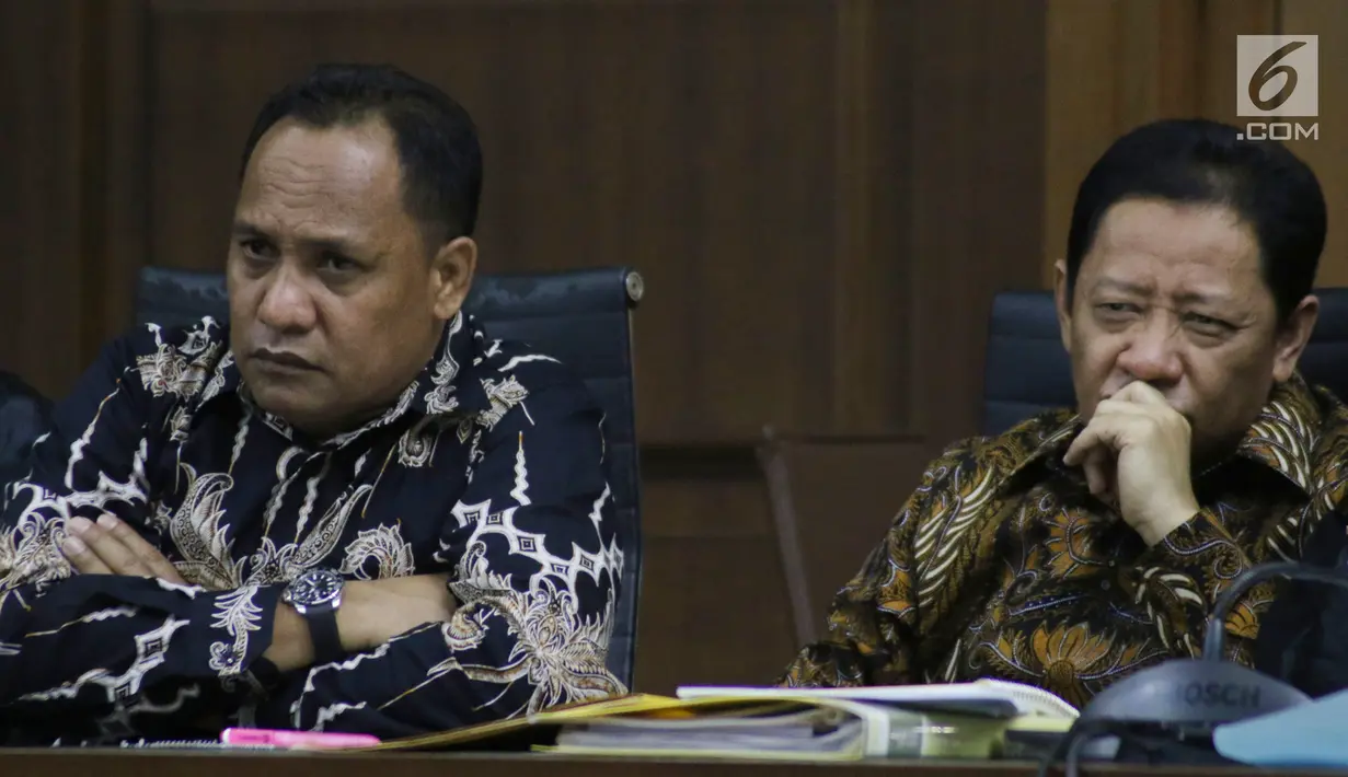 FOTO: Mantan Bupati dan Ketua DPRD Sula Jalani Sidang Dugaan Korupsi ...