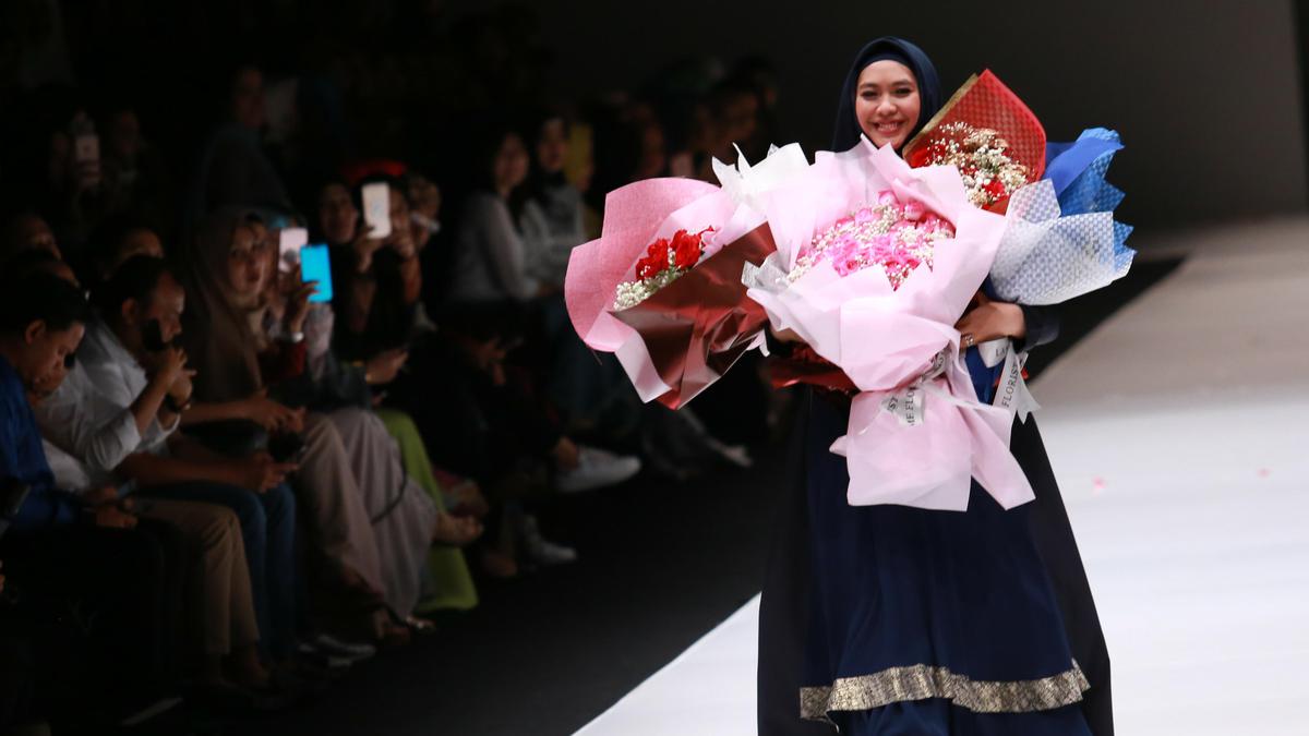 Show di JFW 2017, Oki Setiana Dewi Suguhkan Oleh-oleh dari Jerman - Entertainment Fimela.com