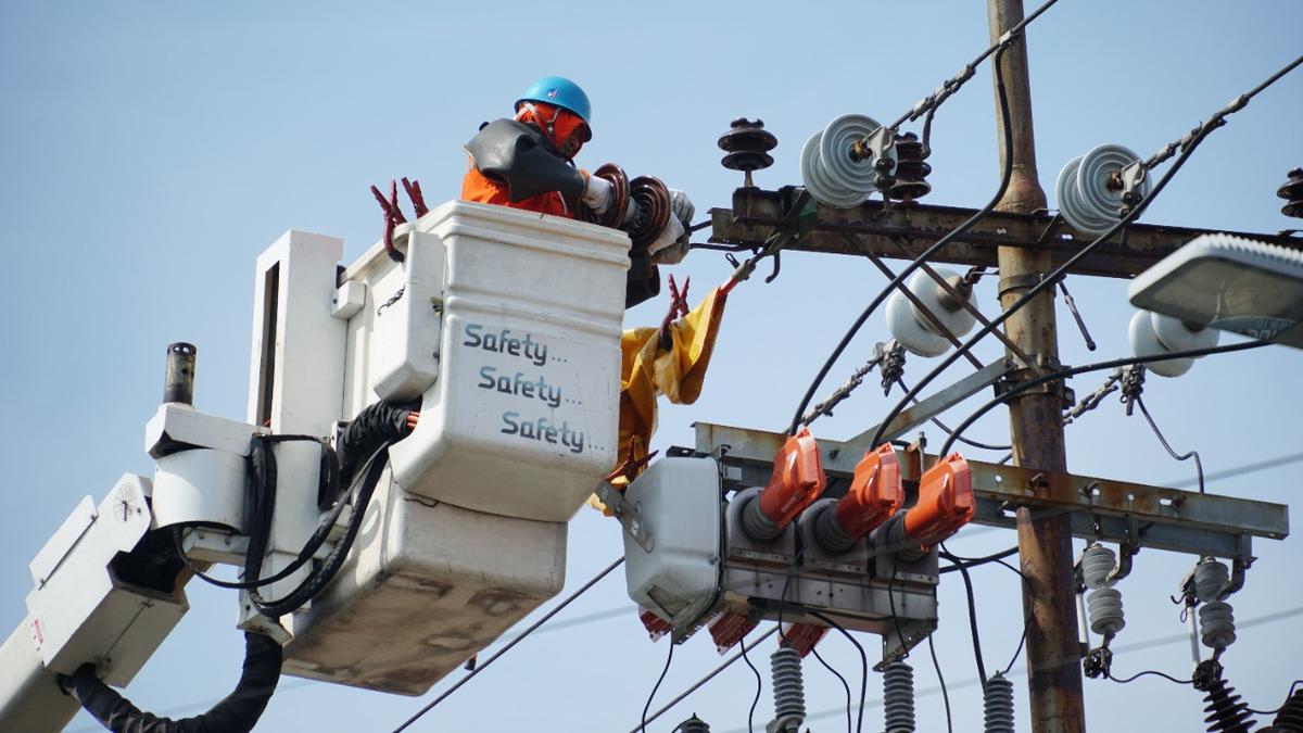 PLN Jatim Galang Donasi 249 Juta untuk Aliri Listrik 357 Kepala ...
