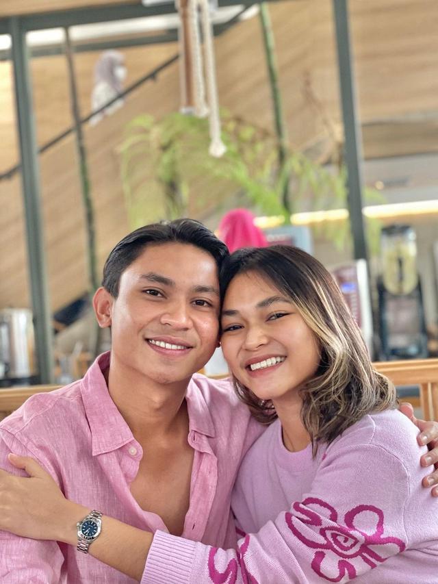 7 Potret Regina Poetiray Vokalis Baru Geisha Bareng Adik, Sibling Goals Kompak - Hot Liputan6.com