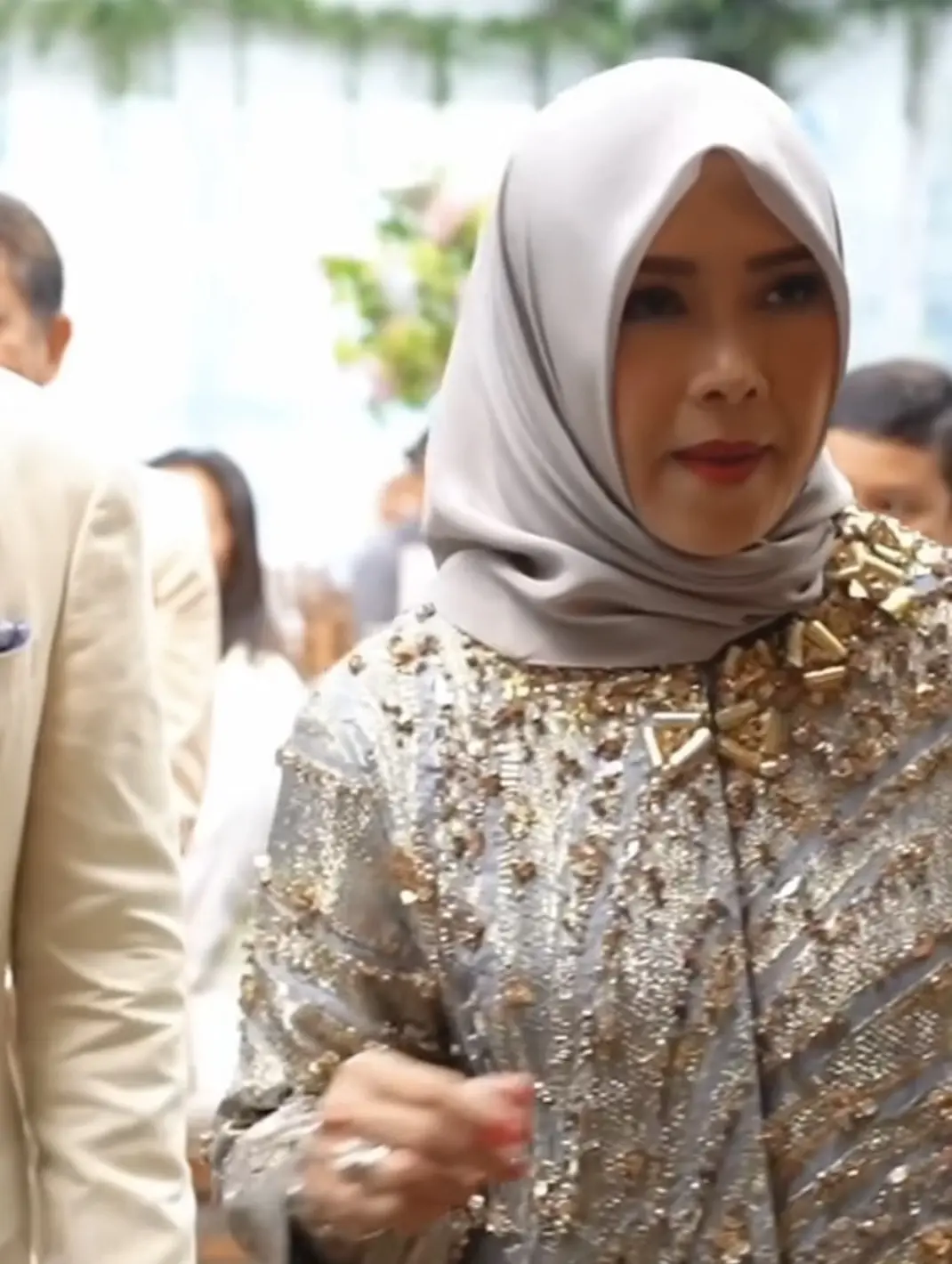 6 Tampilan Sederhana Resepsi Pernikahan Putri Sulung Sandiaga Uno ...