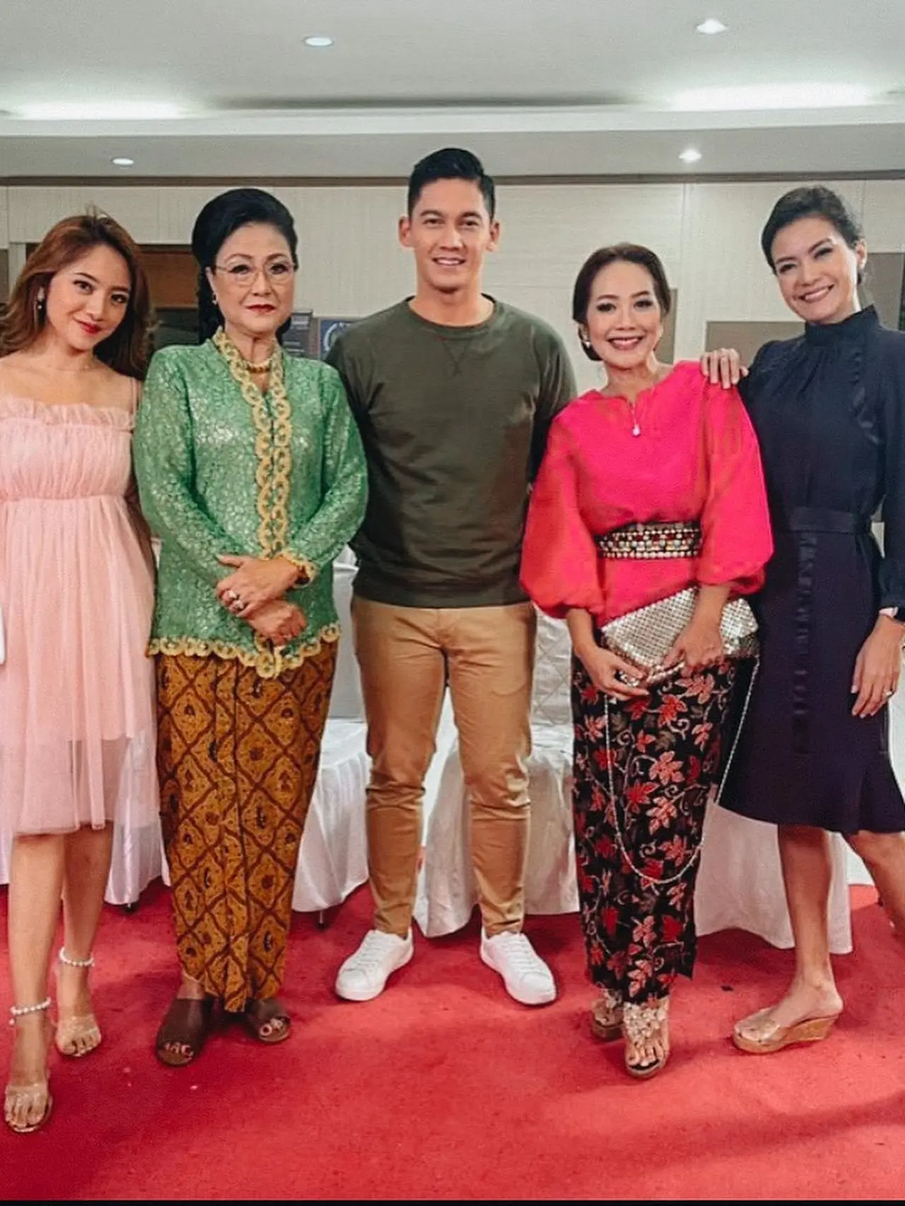 Paling Senior di Sinetron Naluri Hati SCTV, Ini 6 Potret Debby Cynthia Dewi yang Akrab dengan ...