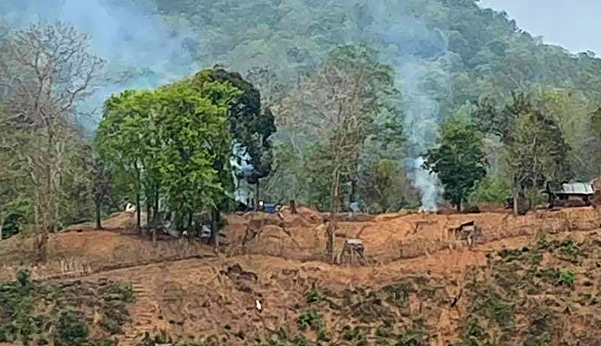 FOTO: Pangkalan Militer Myanmar Diserang Pemberontak Etnis Karen - Foto ...