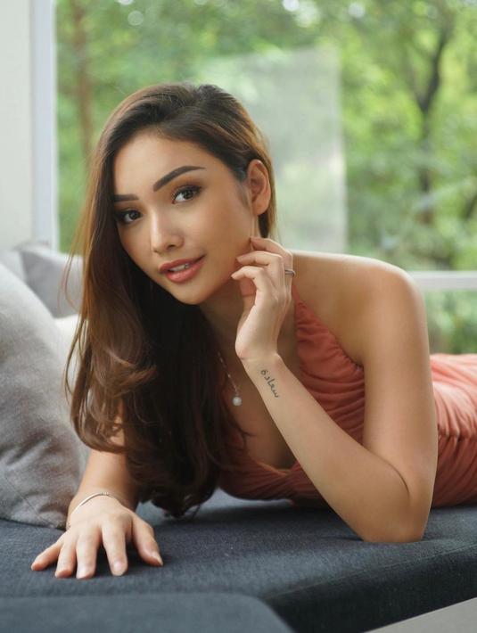 Pesona Natascha Germania, Presenter Piala Dunia 2022 yang Sukses Pikat Banyak Pasang Mata - Foto ...