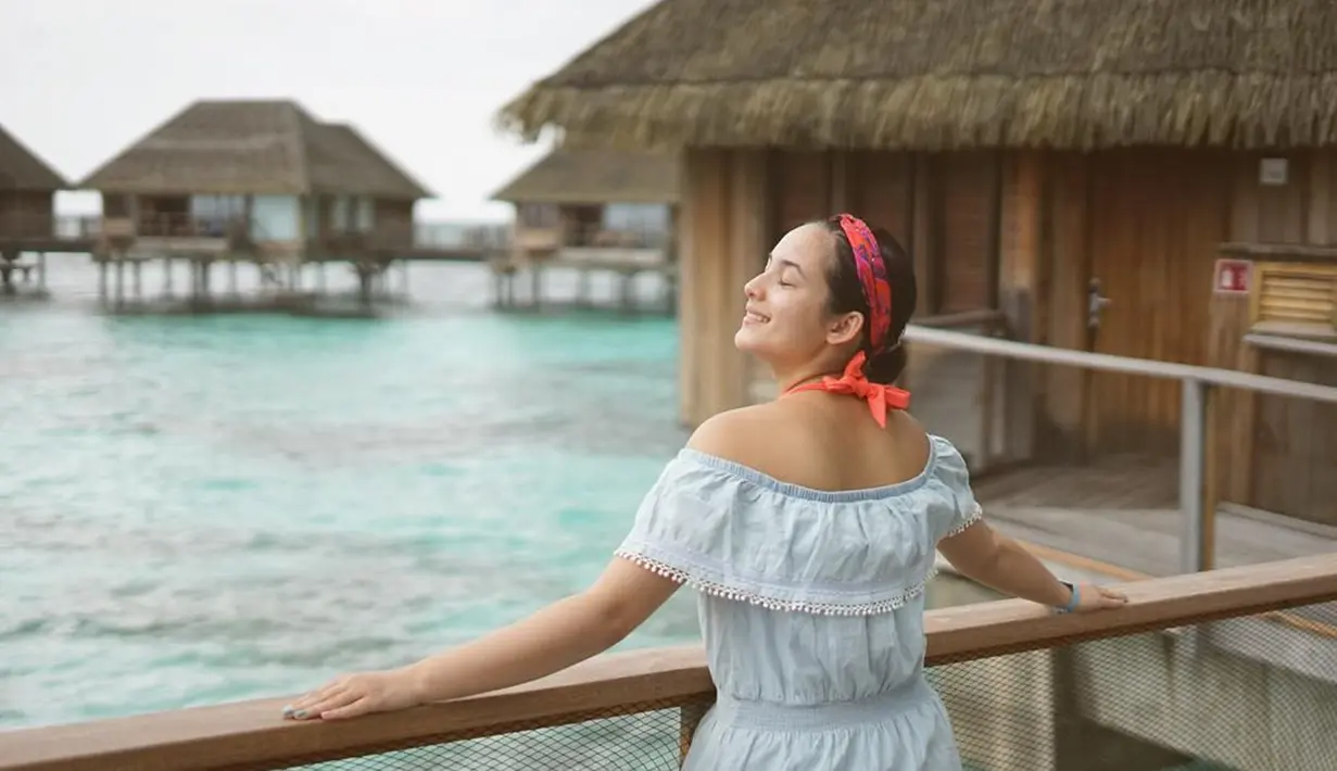 Momen Chelsea Islan Wisata Bahari Ini Bikin Adem Lihatnya - Foto ...