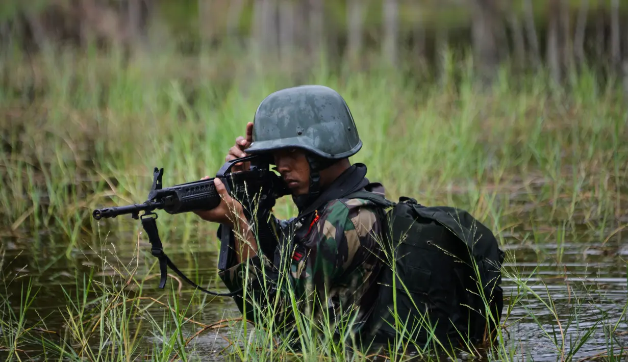 FOTO: Aksi Pasukan Elite TNI dalam Latihan Perang Gerilya - Foto Liputan6.com