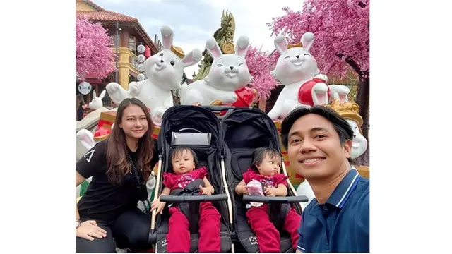 6 Potret Terbaru Aiu Ratna Vokalis Garasi yang Awet Muda, Punya Anak ...