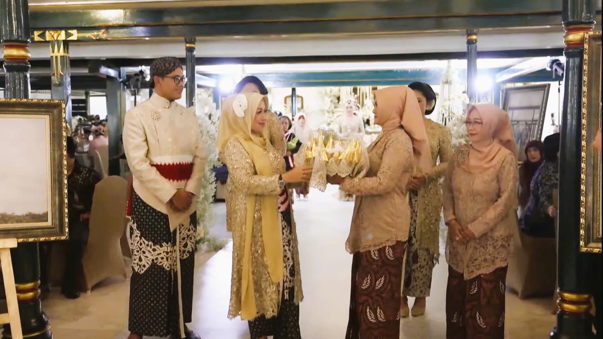 Makna Sanggan dalam Upacara Panggih Pada Pernikahan Adat Jawa