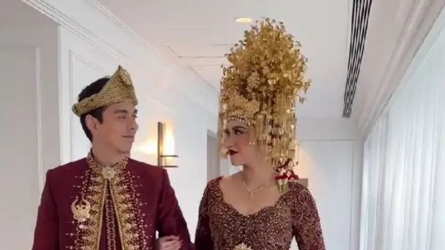 7 Potret Busana Menakjubkan Dewi Paramita 'Mici' di Resepsi Pernikahan, Elegan Jadi Sorotan ...