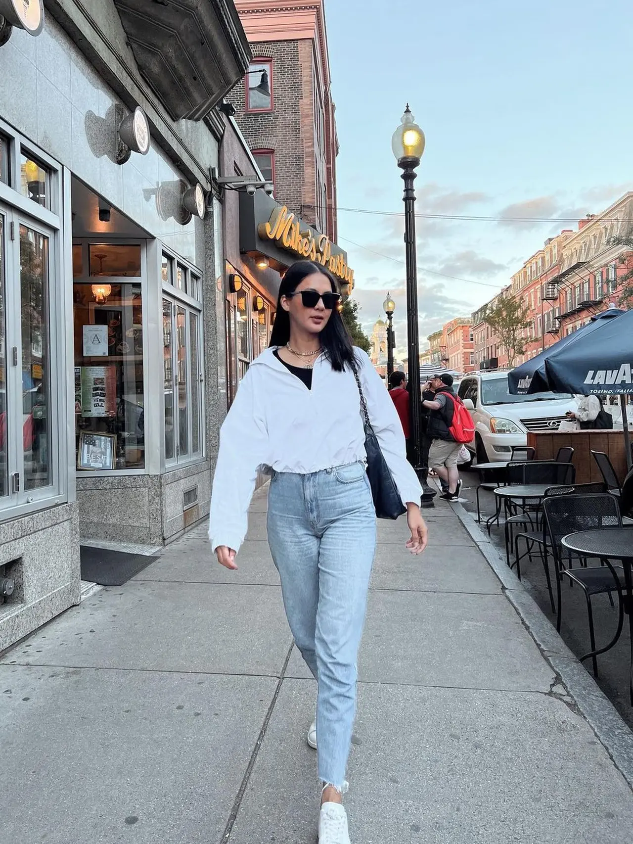 8 Potret Street Style Paula Verhoeven saat di Amerika, Curi Perhatian ...