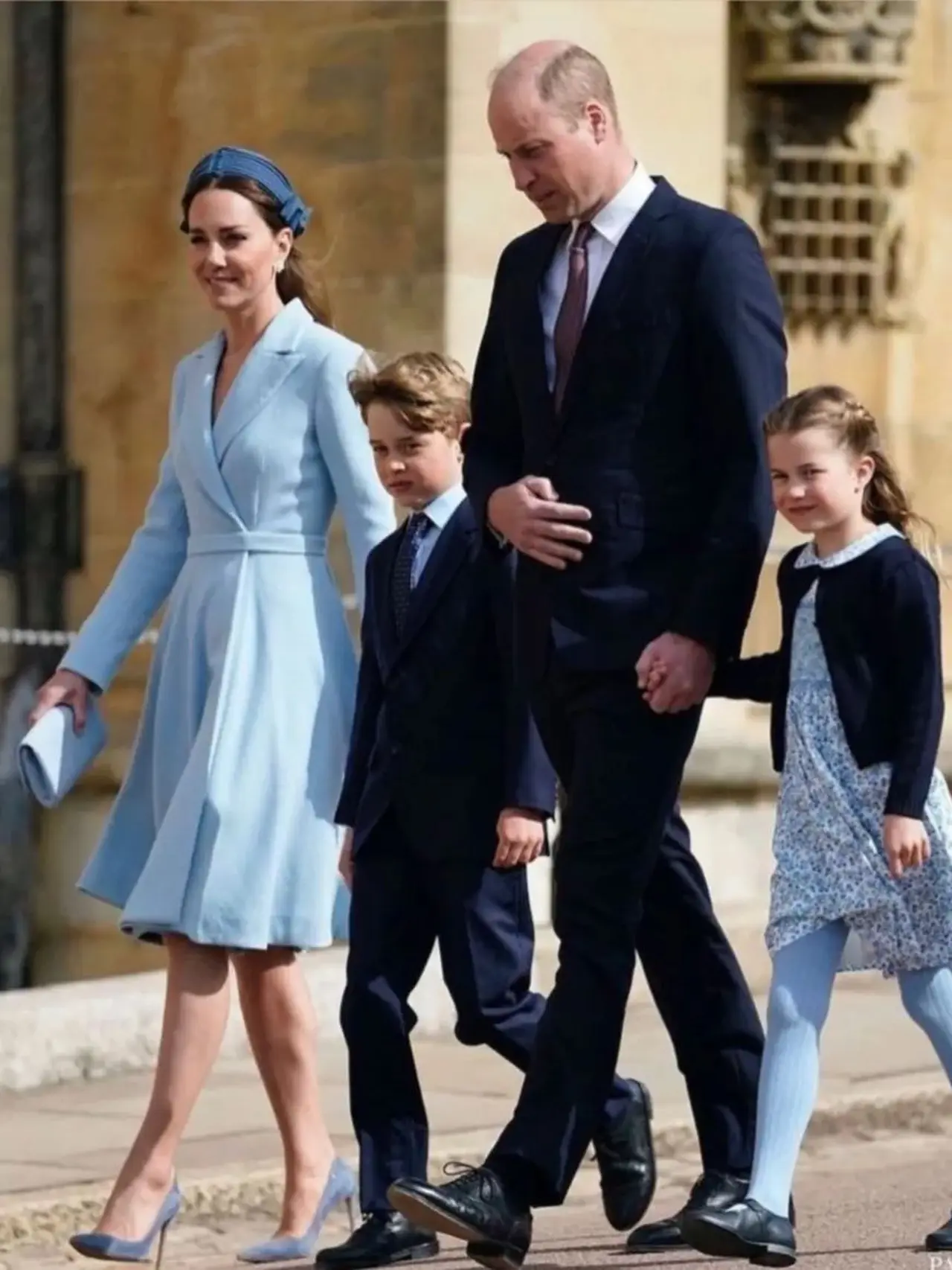 Potret Manis Kate Middleton Tampil Serba Biru di Perayaan Paskah Kerajaan