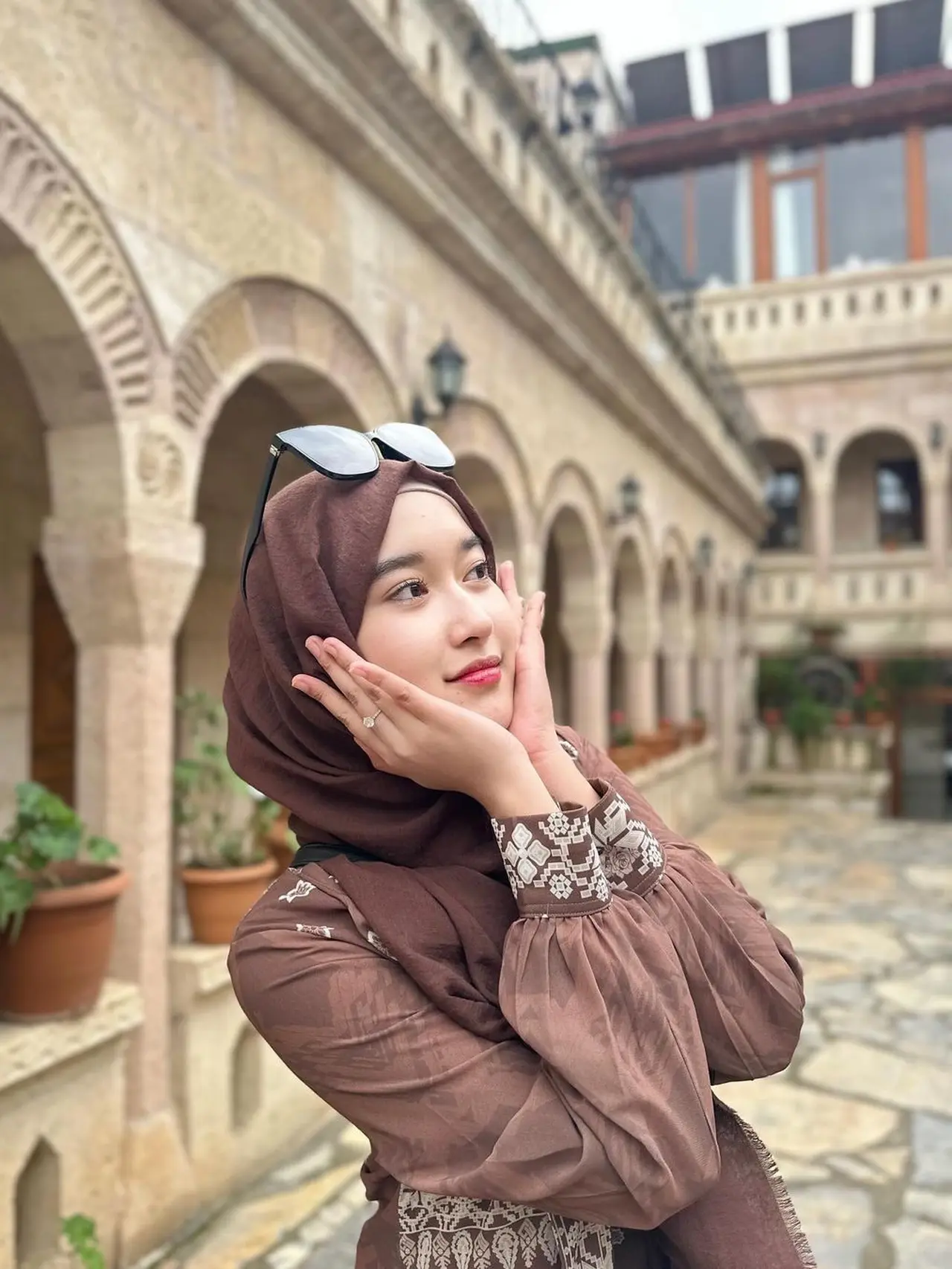 7 Potret Kamila Asy Syifa Istri Gus Zizan Sebelum Nikah, Hobi Travelling - Hot Liputan6.com