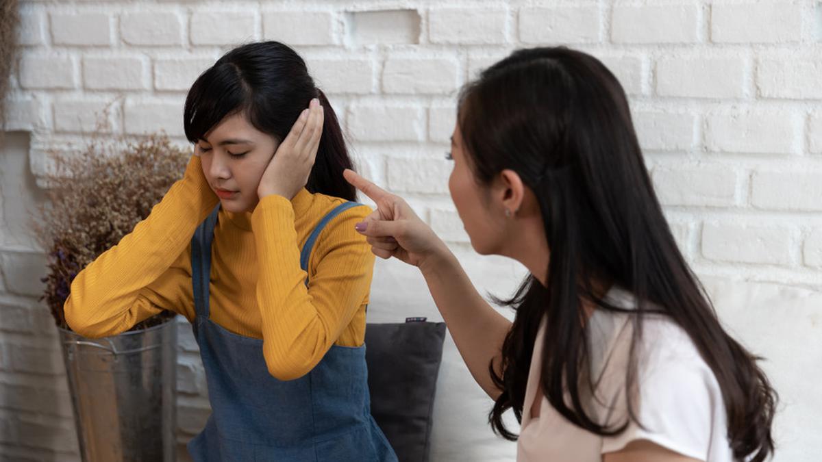 Jangan Menjauhkan Diri, 4 Tips Ini Bisa Membantumu Menghadapi Orangtua ...