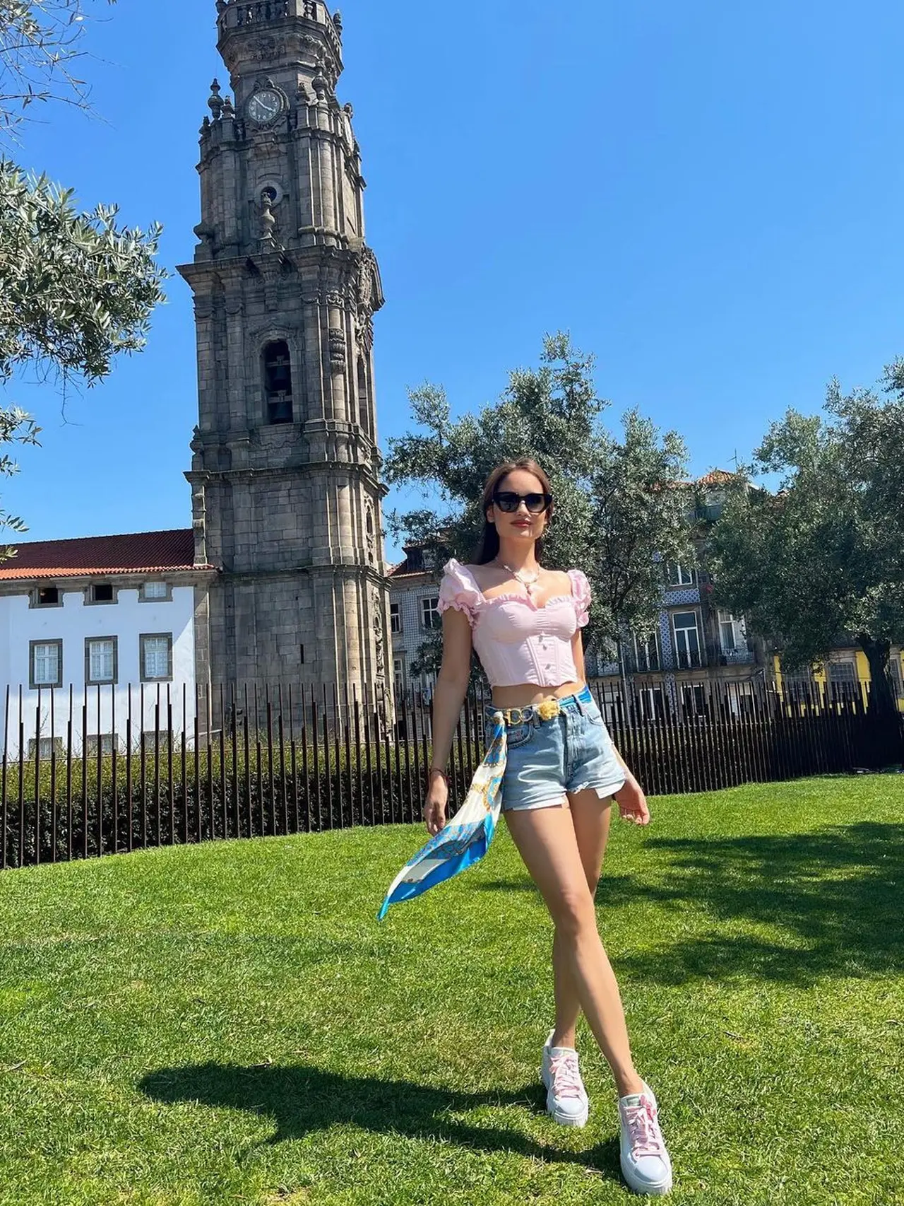 Gaya Summer Outfit Ala Cinta Laura yang Menuai Pujian, Fresh dan Eye ...