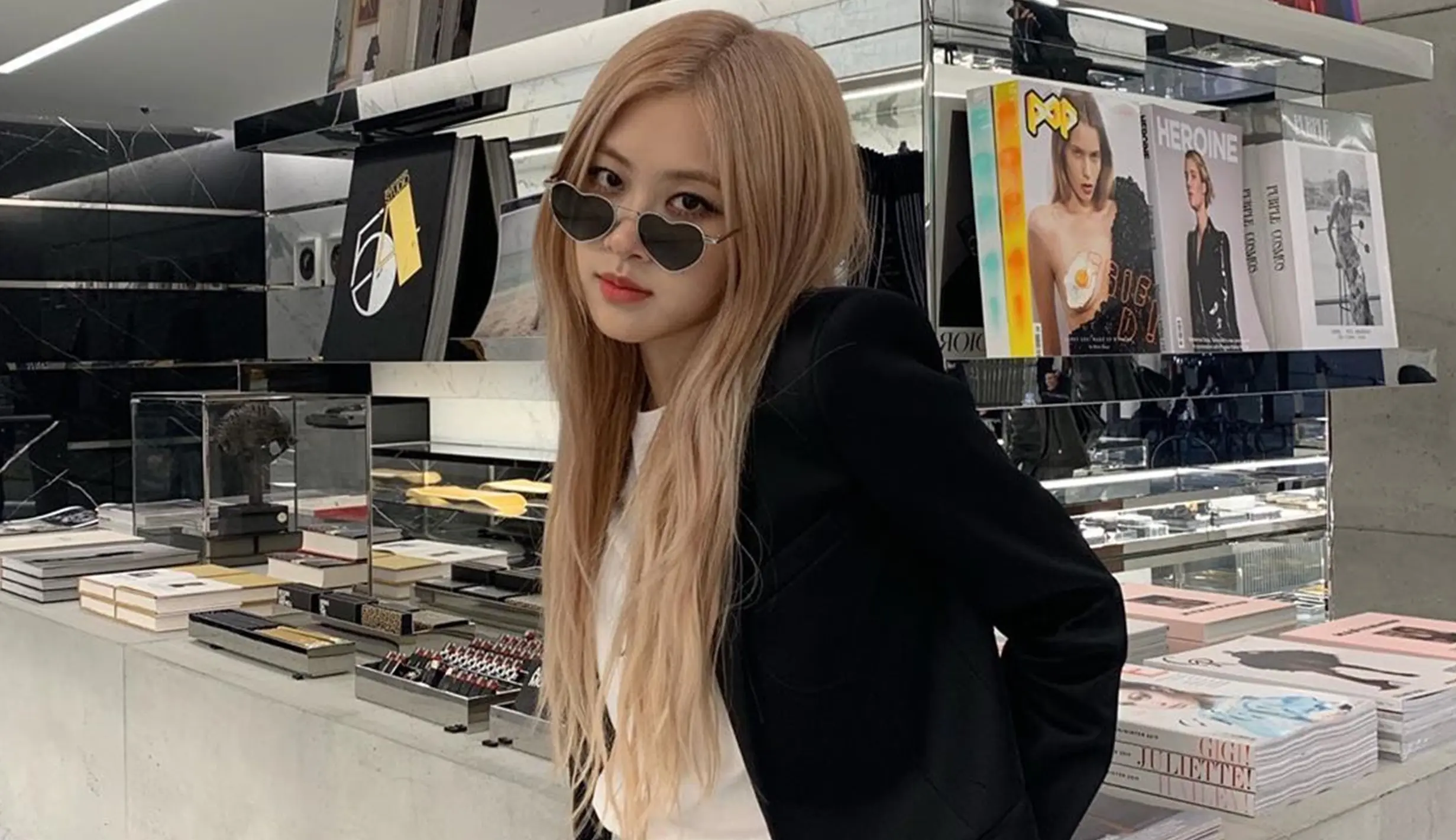 FOTO: Inspirasi Style Hangout ala Rose BLACKPINK, Simpel dan ...
