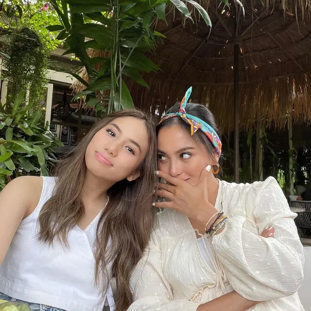 6 Potret Ririn Ekawati Bareng Putri Sulungnya yang Jarang Tersorot, Bak Kakak Adik - Hot ...