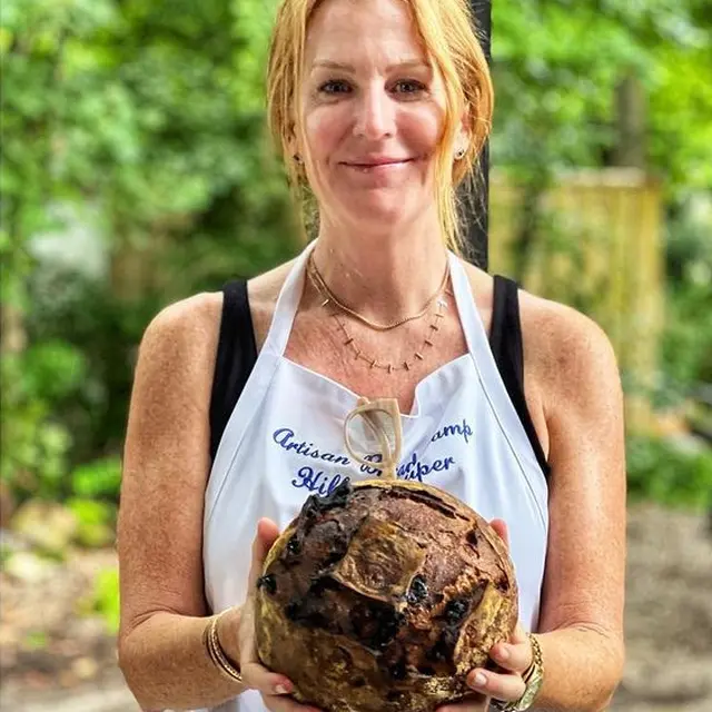 Sosok Hillary Super yang Gantikan Rihanna Sebagai CEO Savage X Fenty ...