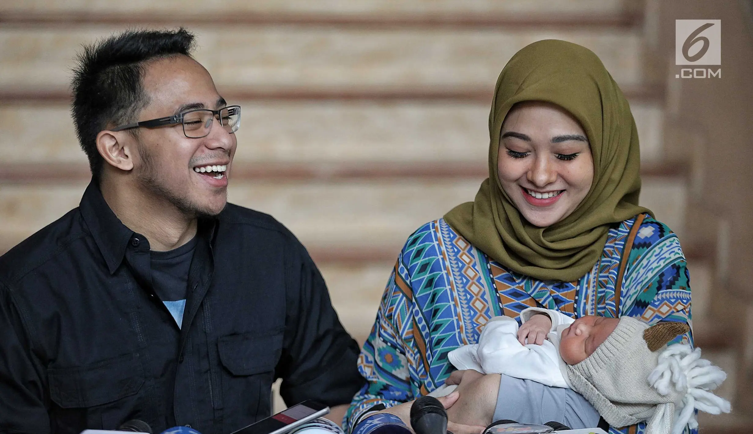 FOTO: Selamat, Artis Poppy Bunga Lahirkan Anak Kedua - Foto Liputan6.com