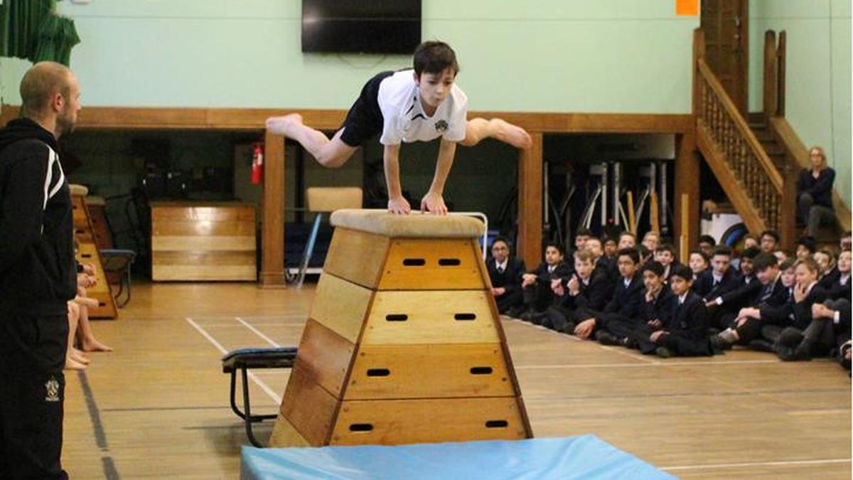 Langkah Pertama dalam Melakukan Tolakan pada Loncat Kangkang Adalah Sebagai Berikut - Hot ...