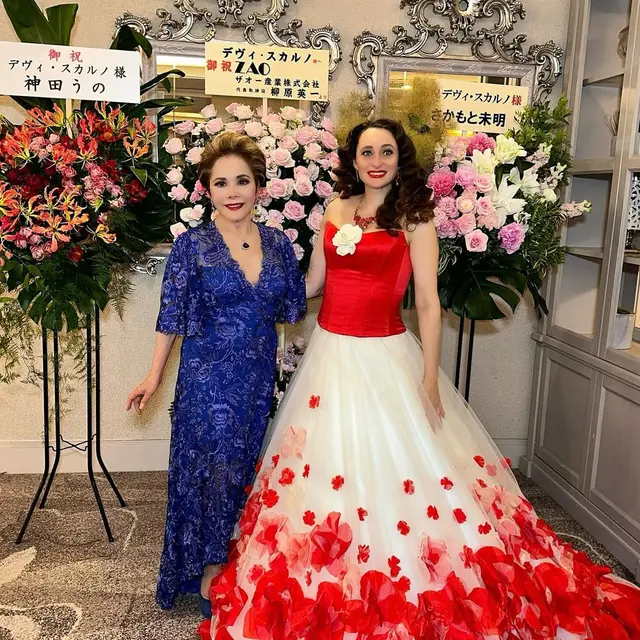8 Model Dress Brokat Dewi Soekarno, Gaya Elegan Klasik yang Memesona di ...