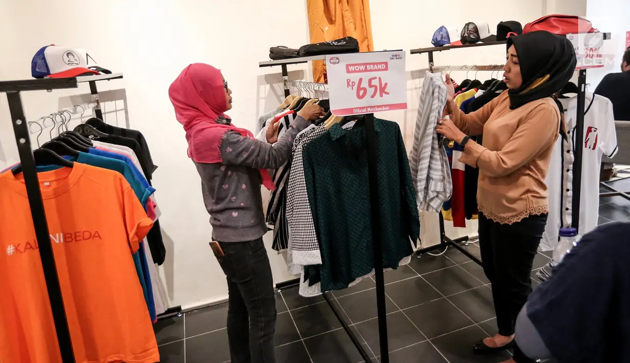 FOTO: Berburu Merchandise Selebriti Tanah Air di Wow Bazaar - Foto ...