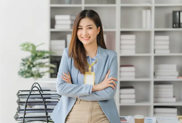 Keren Banget, Potret Anya Geraldine dengan Busana Serba Hitam ...